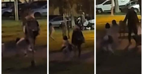 Imagini bizare într un parc din Arad O fată care se identifică drept