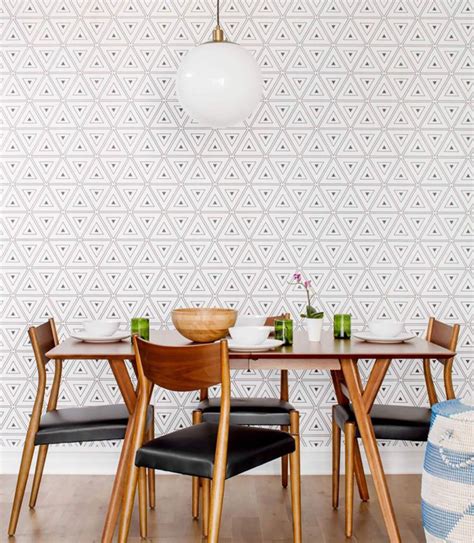 Dining Room Accent Walls To Spark Conversation