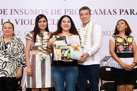 Rutilio Escand N Entrega Insumos De Programas Para La Prevenci N Social