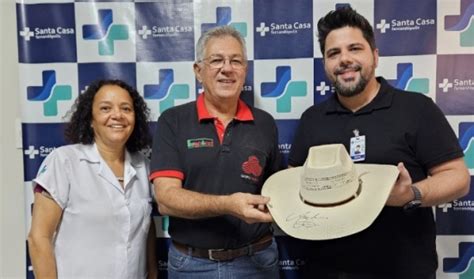 Rifa solidária de chapéu autografado por Ana Castela rende R 4 mil à