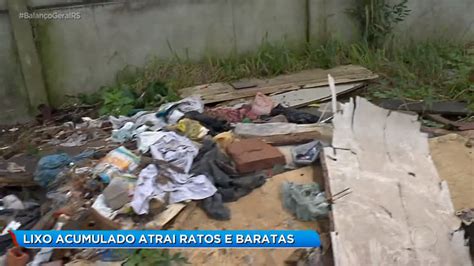 Lixo acumulado atrai ratos e baratas Record TV RS R7 Balanço Geral RS