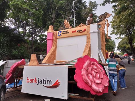 Sejumlah Kendaraan Hias Siap Meriahkan Pawai Surabaya Vaganza Besok
