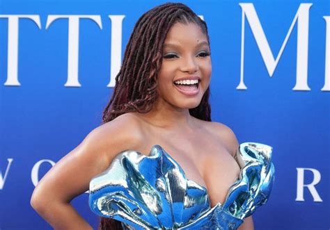 Así es Halle Bailey la sirenita negra de la polémica de Disney