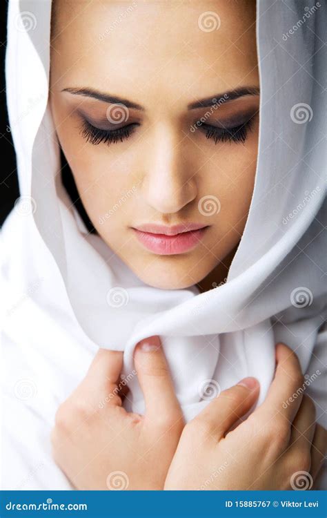 Beau visage voilé de femme image stock Image du triste 15885767