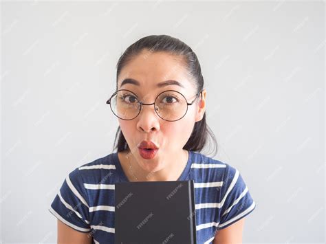 Premium Photo Nerdy Asian Woman Got A Surprised Idea From The Book