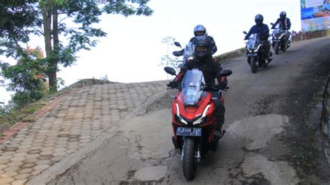 Cara Aman Hindari Kantuk Saat Berkendara Motor Di Bulan Puasa