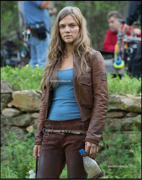 Tracy Spiridakos Wallpaper