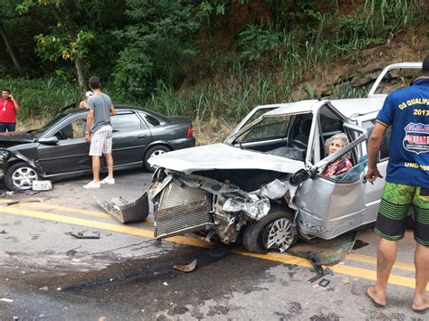 Acidentes Complicam O Tr Nsito De Motoristas Na Br Montanhas