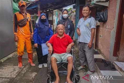 Dinsos Jaksel Salurkan 106 Alat Bantu Fisik Ke Penyandang Disabilitas