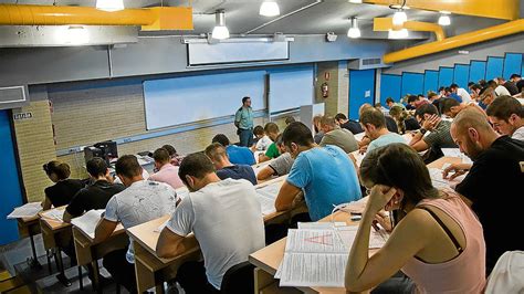 Cerca De Mil Aspirantes A Guardia Civil Se Examinan En Calatayud