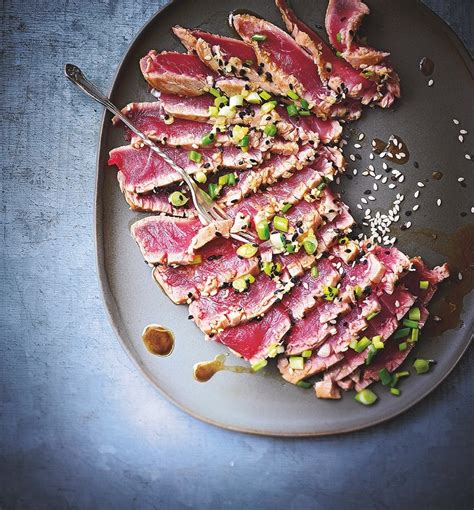 La recette du carpaccio de thon rouge mi cuit d Éric Frechon AD Magazine