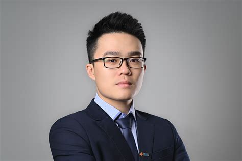 Studio chụp ảnh profile cho nhân viên văn phòng chuyên nghiệp