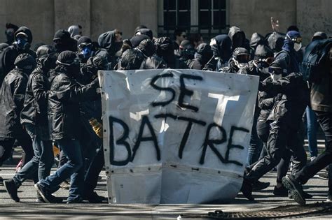 Heurts avec les forces de l ordre lors de la manifestation syndicale à