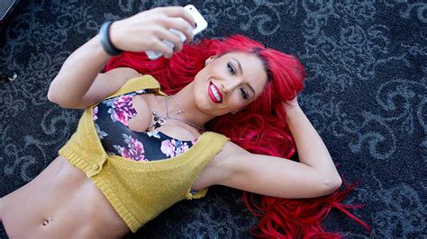 Eva Marie Publicado Por John Johnson Eva Marie Iphone Fondo De