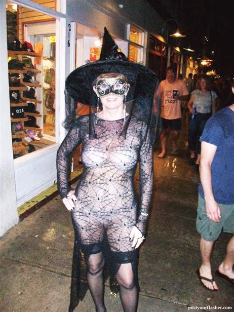 Naked Amateur Milf At The Fantasy Fest Naked And Nude In Public Pictures