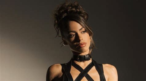 Tini Stoessel lanzó Muñecas con la colaboración de La Joaqui y Steve
