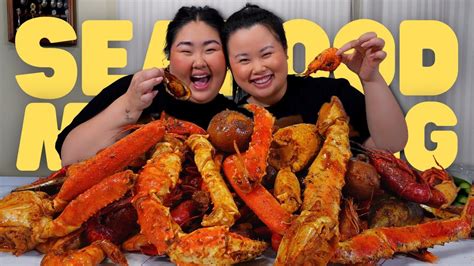 KING CRAB LEGS SEAFOOD BOIL GIANT SHRIMP CRAWFISH MUSSELS SNOW