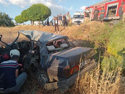 Malatya da otomobiller kafa kafaya çarpıştı 1 ölü 6 yaralı