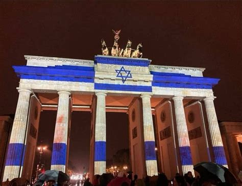 Brama Brandenburska W Berlinie Zesz Ej Nocy Austriacki Malarz Musi Si