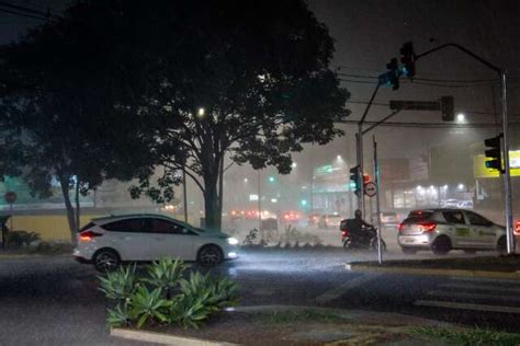 Campo Grande Registra Queda De 2 5 Mil Raios Em Noite De Chuva Meio