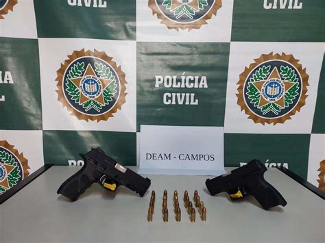 Policiais apreendem armas e munições na casa de homem que ameaçou
