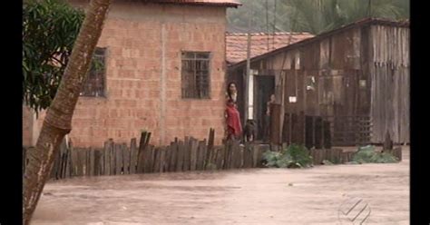 G1 Forte chuva alaga ruas e invade casas em Marabá PA notícias em Pará