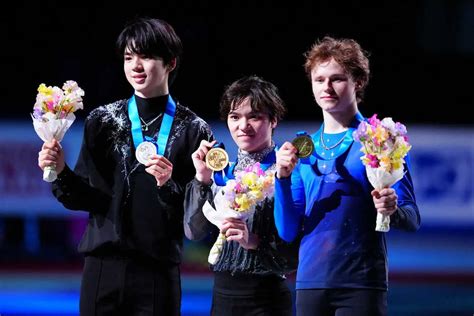 ＜世界フィギュア第4日＞男子フリー、金メダルの宇野昌磨（中央）＝撮影・小海途 良幹 ― スポニチ Sponichi Annex スポーツ