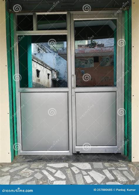 The Design Of Glass Walls And Sliding Glass Doors And Lower Metal