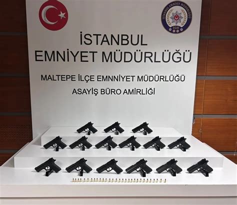 İstanbul da Geri Dönüşüm Deposunda Yasa Dışı Silah Ticareti Operasyonu