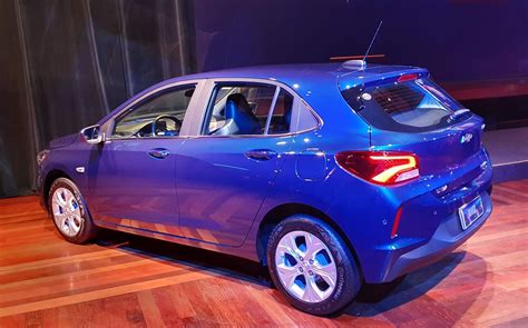 Novo Chevrolet Onix Hatch 2020 preços consumo e ficha técnica veja