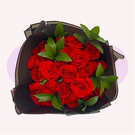 Rosas Rojas Con Ruscus Platinum Flowers