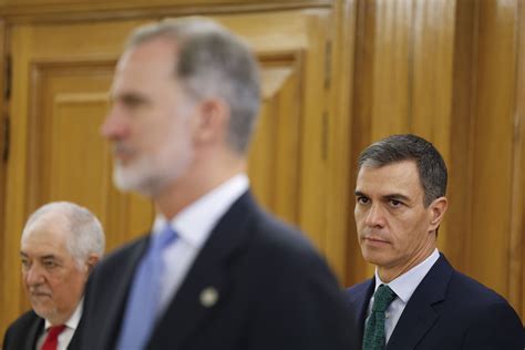 Militantes del PSOE piden abolir la monarquía en favor de la república