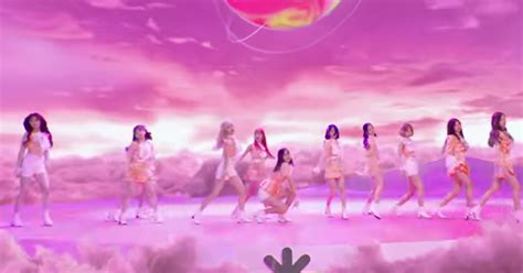 IZ ONE Estrena Su MV Oficial Para Secret Story Of The Swan