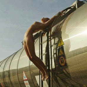 Marisa Papen Poses Nude On The Train Scandal Planet