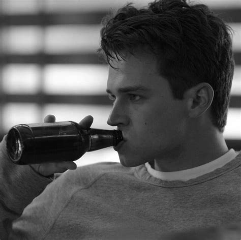Pin On Justin Foley Brandon Flynn Justin Foley Instagram Aesthetic