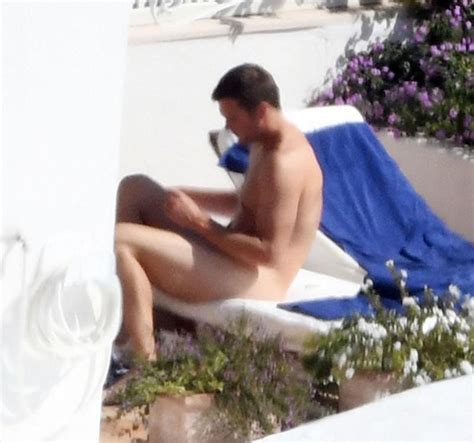 In The Buff Tom Brady NUDE Sunbathing With Gisele On Vacation Naked