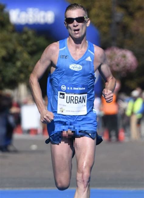 Runner S Ding Dong Comes Out During Marathon Terez Owens 1 Sports