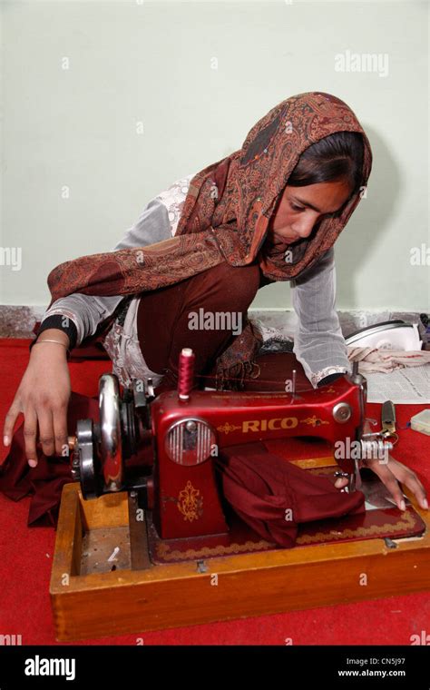 Dehradun India Indian Muslim Woman Working With Manual Sewing Machine