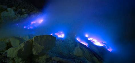 Por qué el volcán Kawah Ijen expulsa lava azul Asombroso