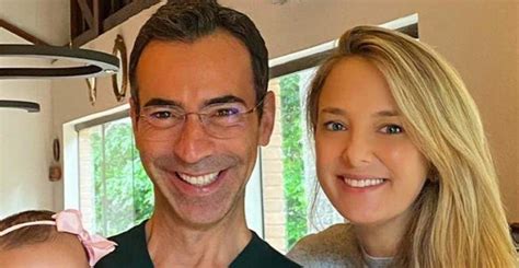 Papai babão César Tralli se apaixona pela filha e enteada em foto