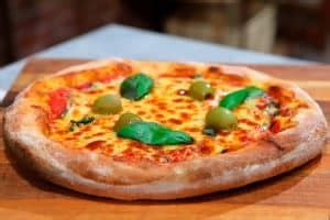 PIZZA A LA PIEDRA PASO A PASO CON ESTA RECETA SABOR ARGENTO