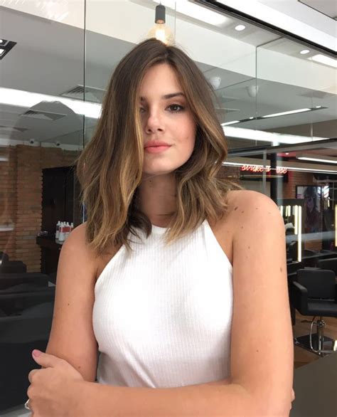 Camila Queiroz muda visual e doa cabelo para vítima de câncer Quem