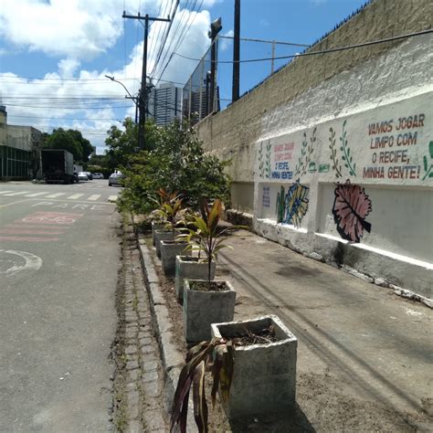Emlurb realiza sensibilização na Rua Tupinambás Emlurb
