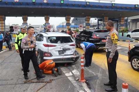 Kronologi Kecelakaan Beruntun Di GT Halim Hingga 5 Mobil Ringsek Terungkap