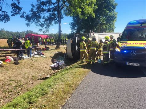Wypadek autokaru na DK2 pod Kałuszynem Są ranni droga jest