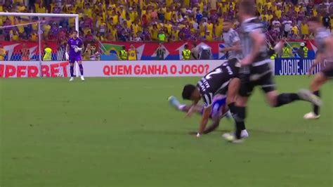 Vídeo Aos 44 min do 2º tempo cartão amarelo de Raí Ramos do Ceará