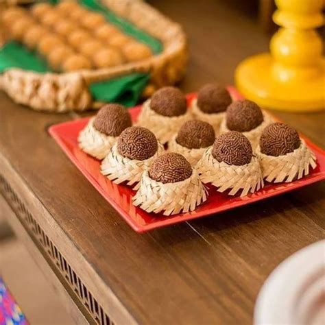 Decoração de São João Barata e Simples Celebre a Festa Junina