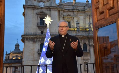 Monseñor Chico Martínez felicita a los jienenses en su primera Navidad