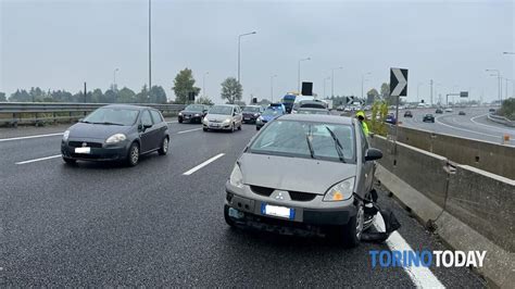 Incidente In Tangenziale A Rivoli Con Due Auto Coinvolte Un Ferito