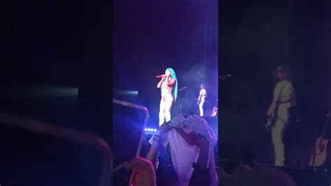KAROL G DANDO UN CONSEJO DE AMOR CONCIERTO LIMA PERÚ 2022 YouTube
